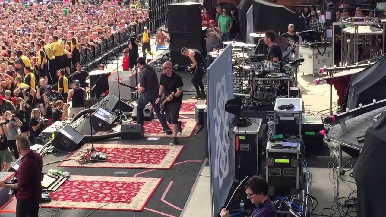 Breaking Benjamin Side Stage Rock On The Range - YouTube