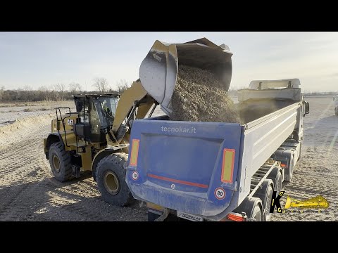 CATERPILLAR 972 WHEEL LOADER DIGGING Gravel #caterpillar #trucks #heavyequipment #earthmoving