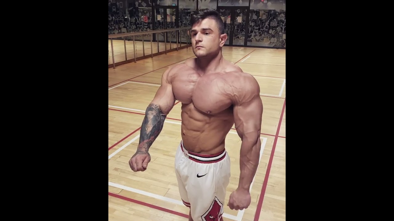 Albert le Roux flexing - YouTube