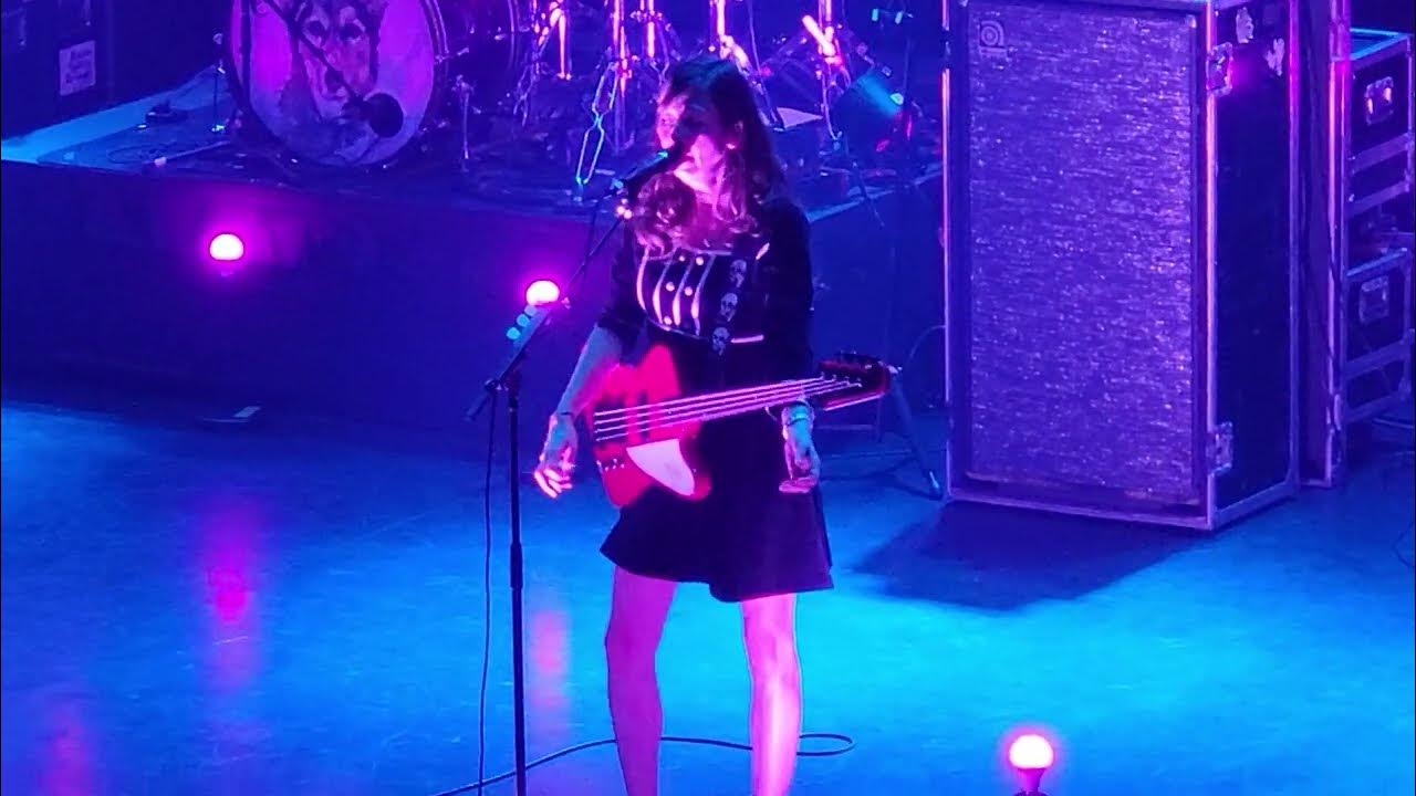 SILVERSUN PICKUPS - Alone on a Hill - Live THE WELLMONT - YouTube