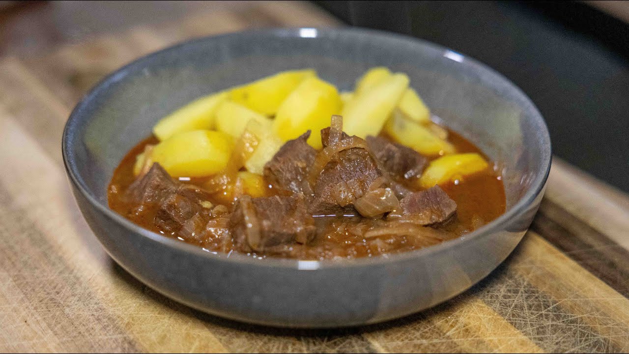 Gulasch vom Rind (ungarische Art) – Rezept zum selbst kochen - YouTube