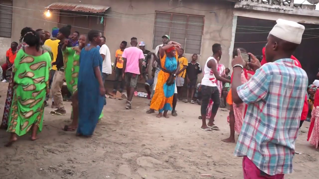 Ni mauno tu jionee jins watu wanavyomwaga miuno - YouTube