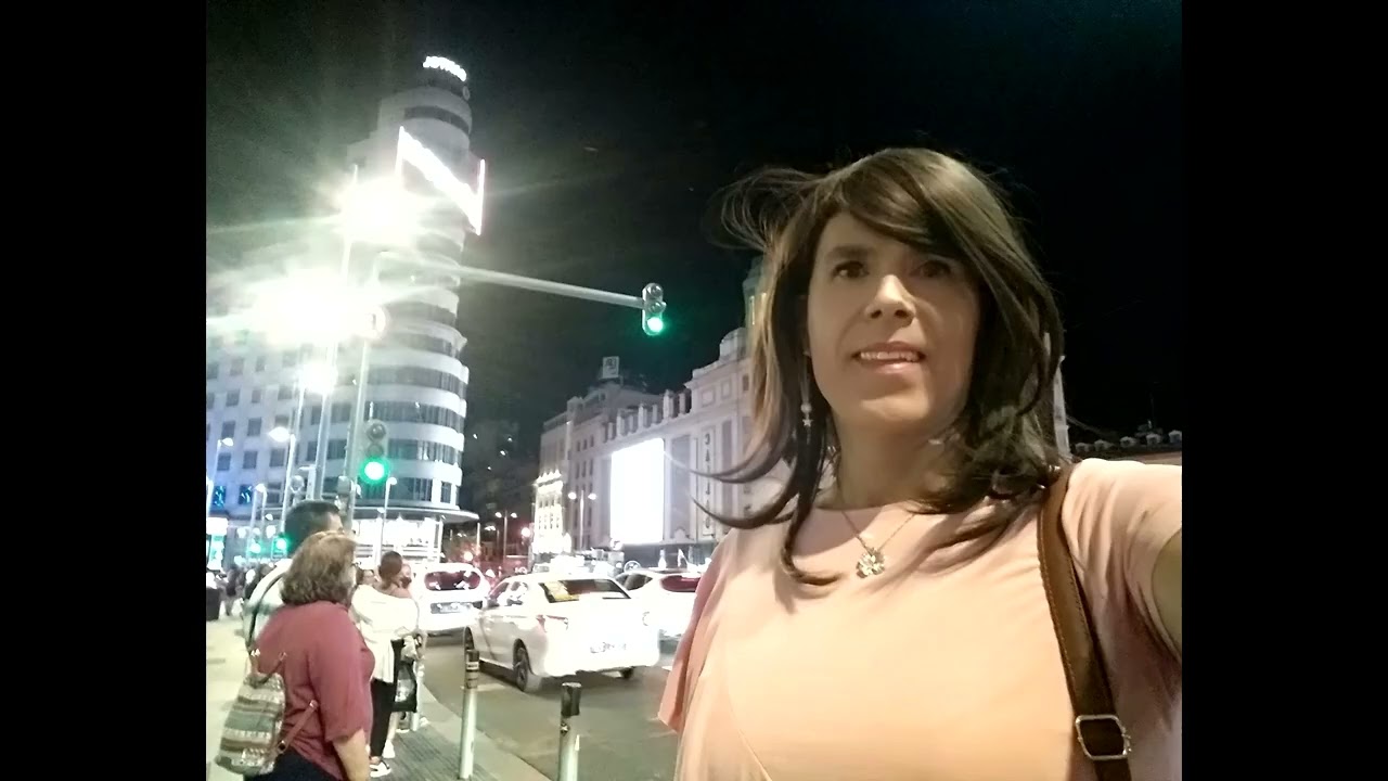 Lovely Crossdresser Walking In The City Bella Mujer Trans Paseando Por