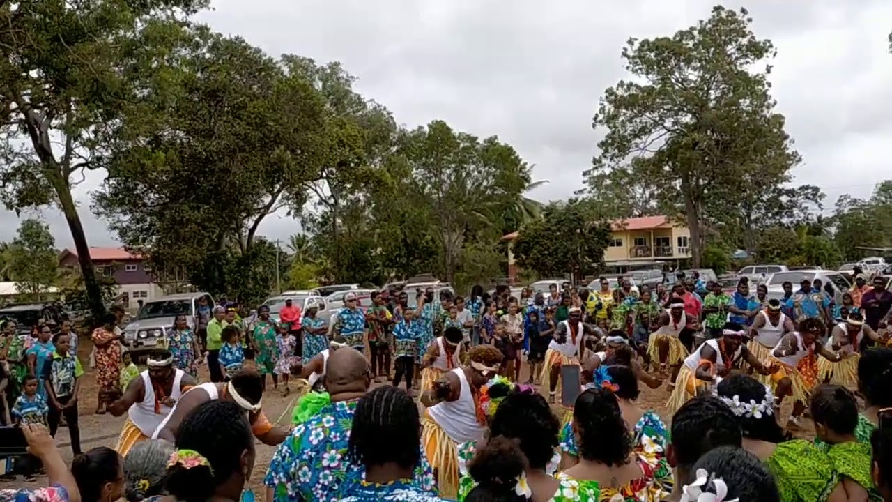 Badu dancers - YouTube