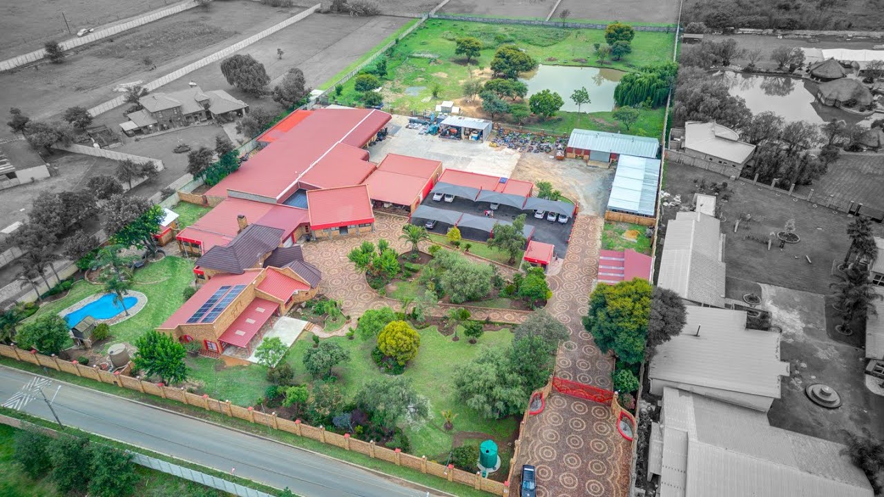 "Industrial Elegance: Stunning Modern House with Flatlet on Prime ...