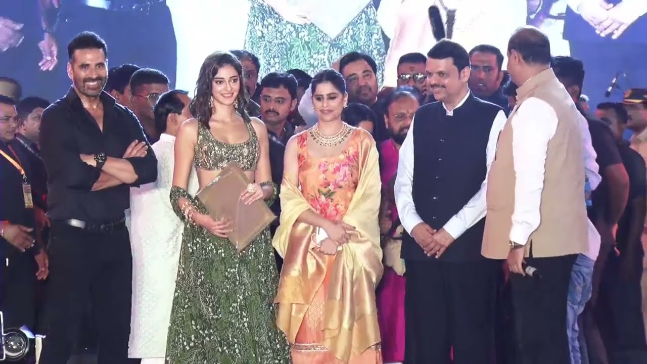 Devendra Fadanvis, Akshay kumar , Ananya Pandey, Sai Tamhankar at Garba ...