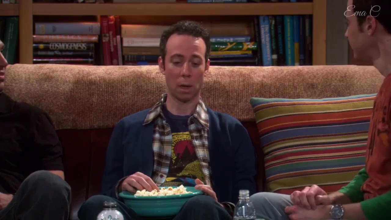 Momentos de Stuart - The Big Bang Theory - YouTube