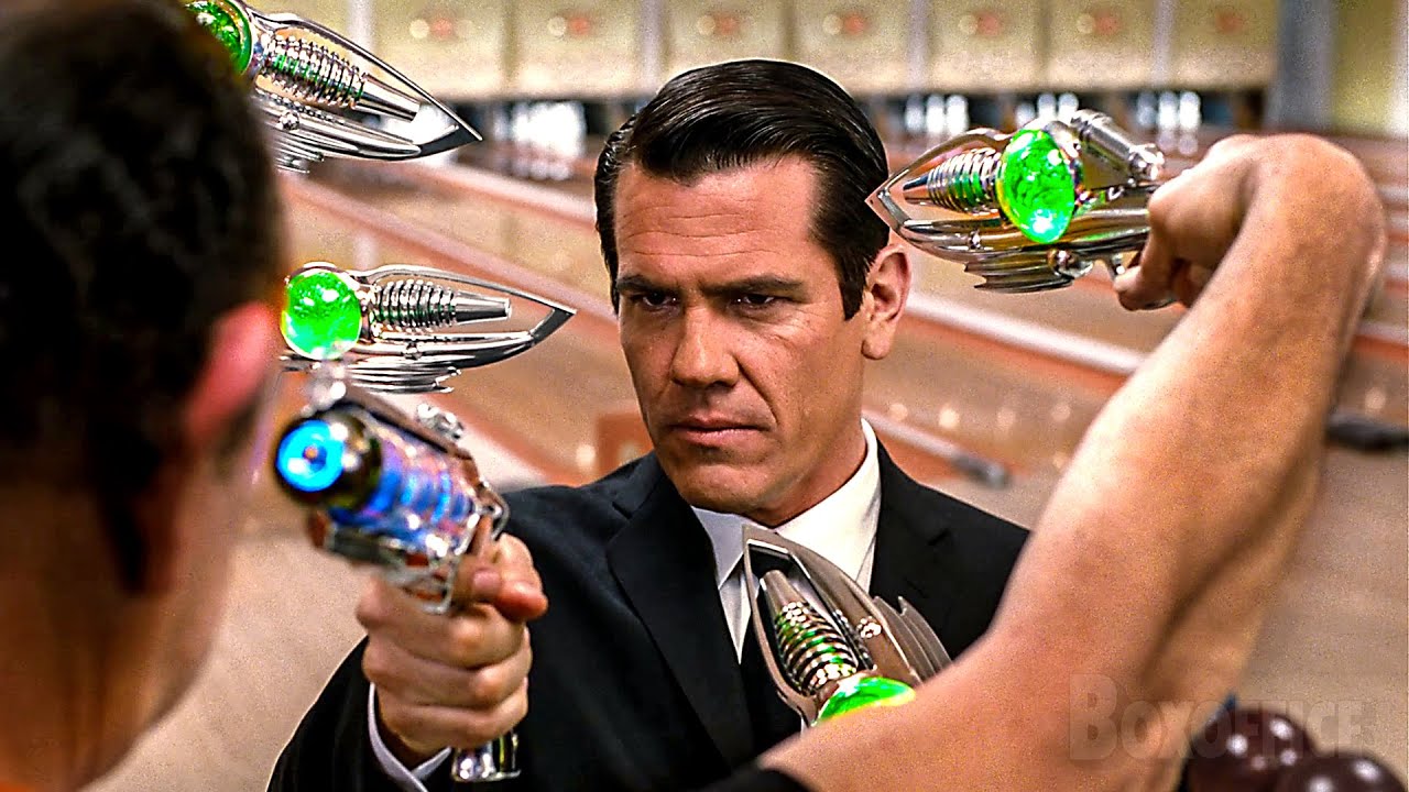 "Hey slick, you bowl in the future?" | Josh Brolin as Young Agent K is ...