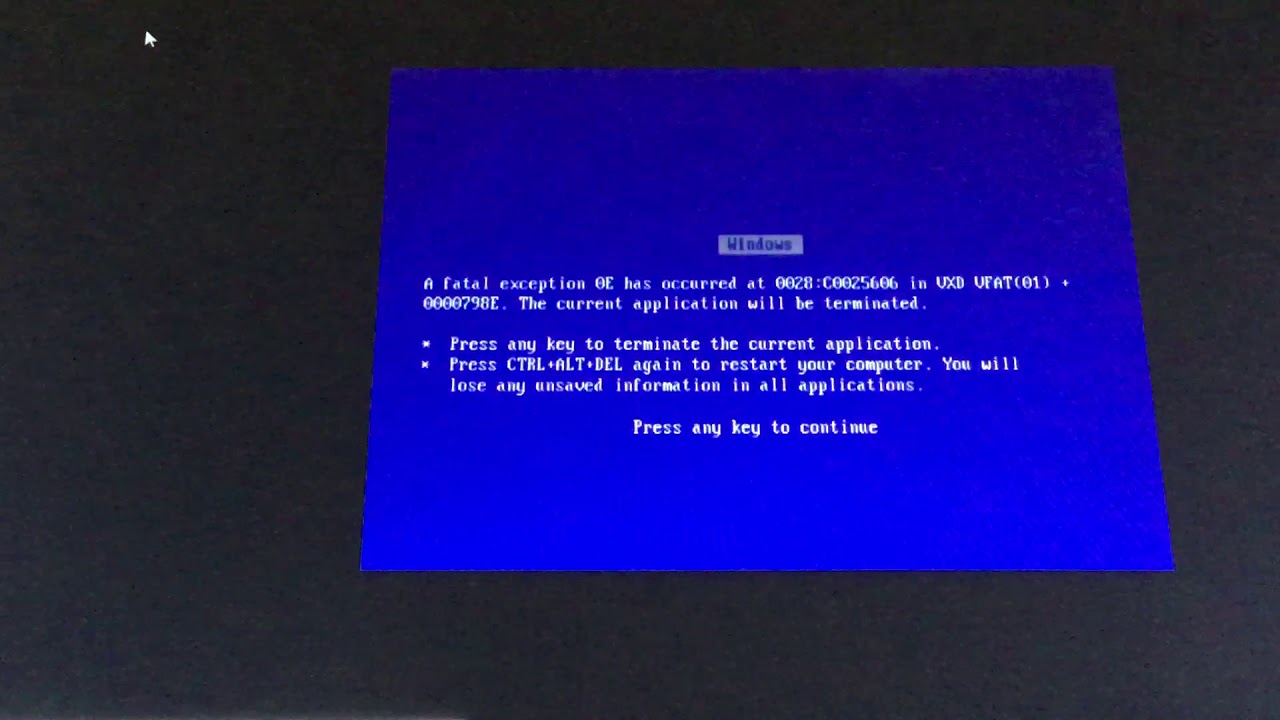How to easily crash Windows 95 98 and 98 SE - YouTube