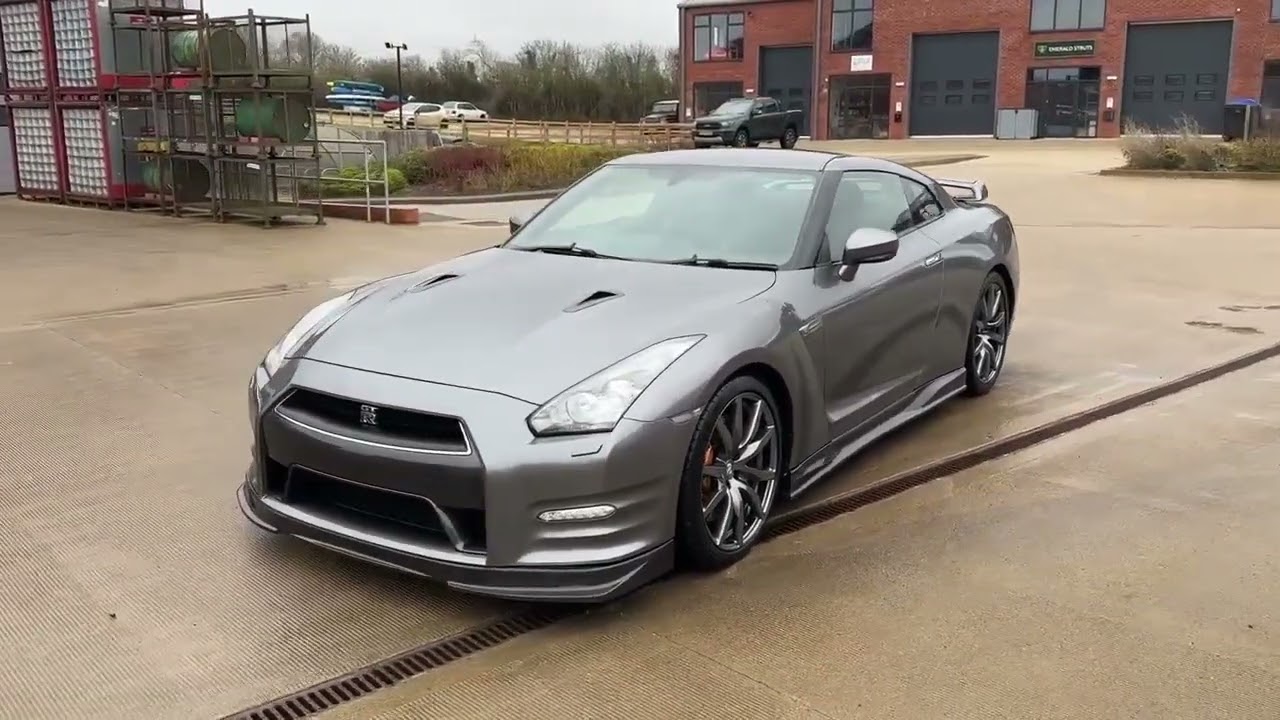 Nissan GTR - R35 - YouTube