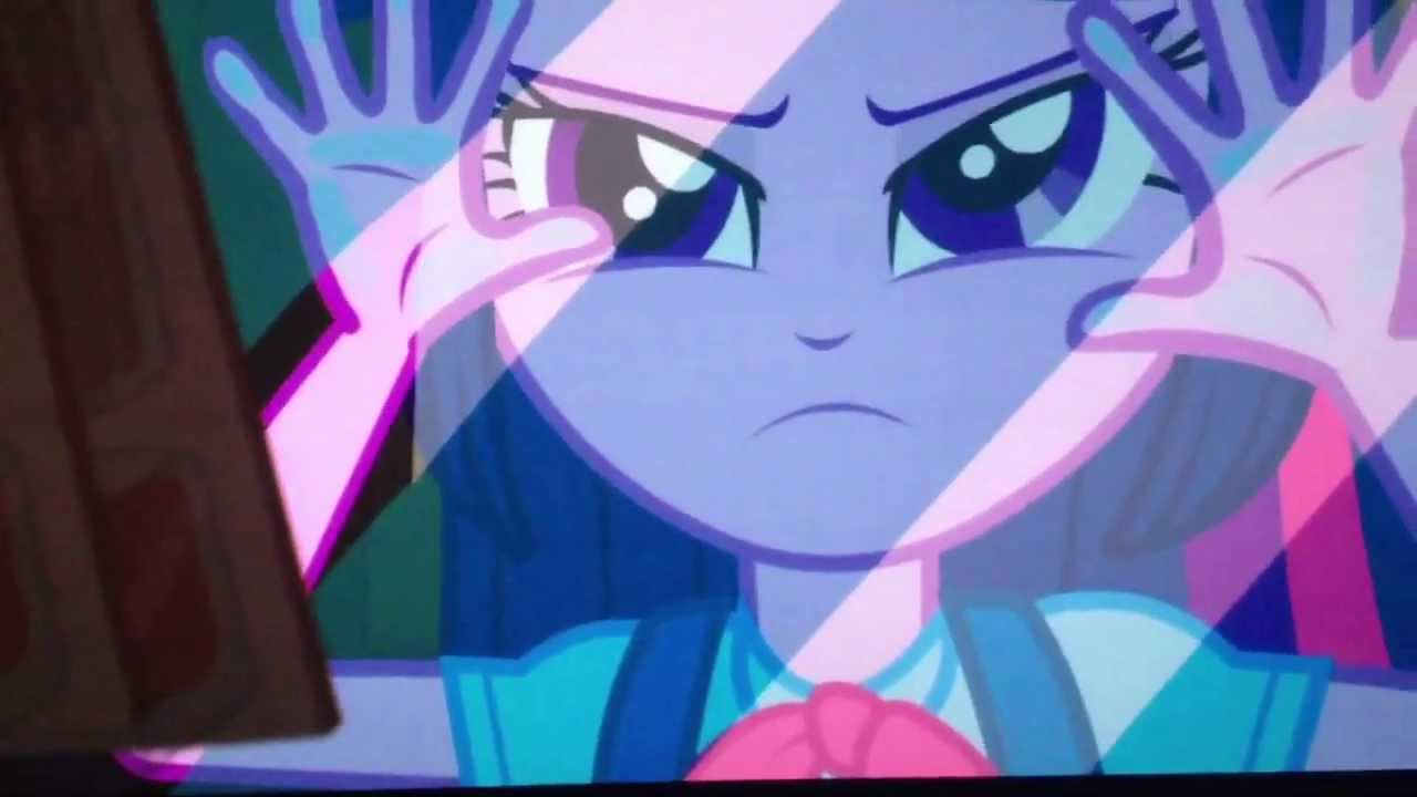 My Little Pony Equestria Girls - The Great and Powerful Trixie! - YouTube