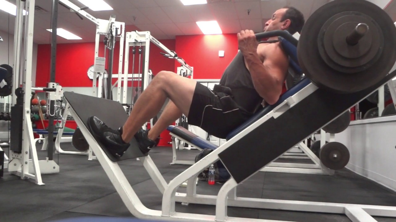 480 LBS Paused Hack Squat Fail at 6'0 and 216 LBS. - YouTube
