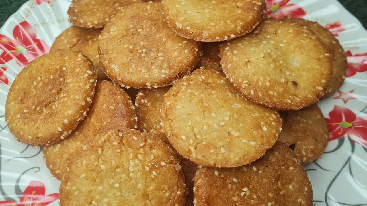 meethi tikiyan || meethi puri || meethi tikiyan kaise banaye || meethi ...
