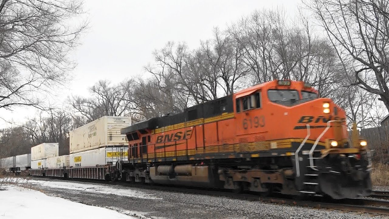 BNSF 6193 Leads a Q-Train, Colona, IL 2/1/22 - YouTube