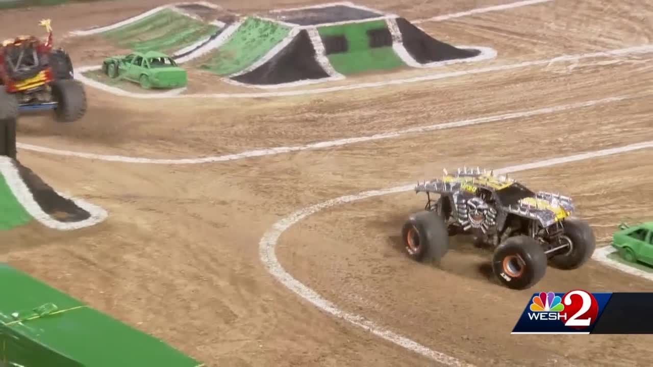 Thousands crowd the Camping World Stadium for Monster Jam - YouTube