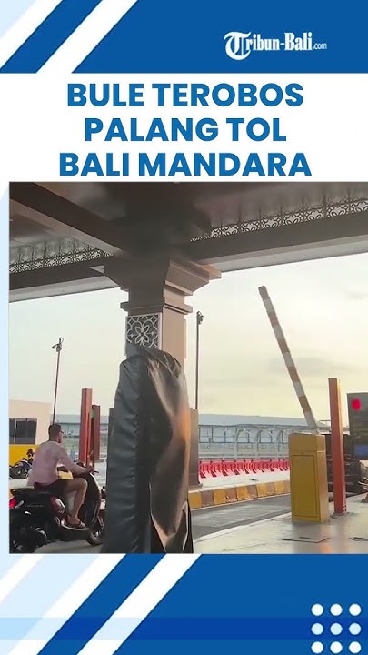 Bule Tak Gunakan Helm Terobos Palang Masuk Jalan Tol Bali Mandara - YouTube