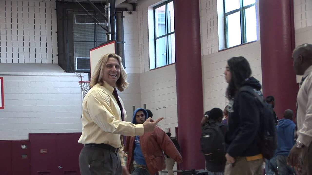License Plate Guy makes big impact at Biondi - YouTube