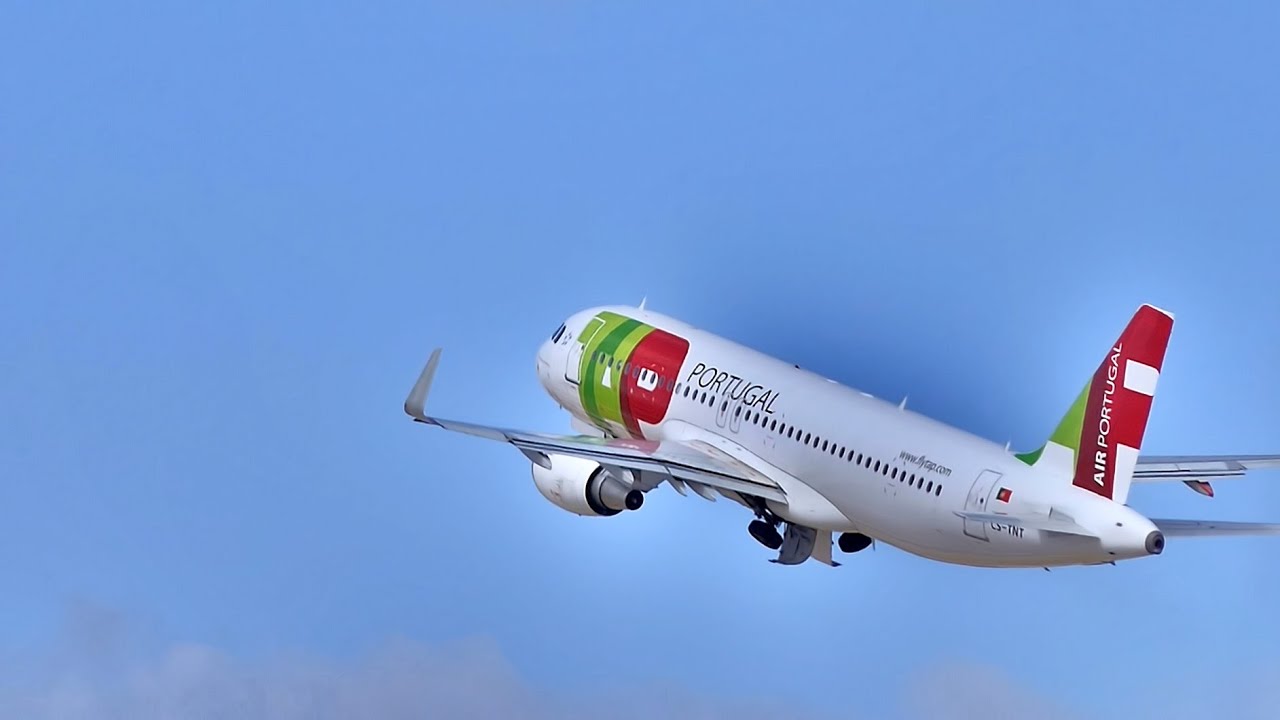 TWO AIRBUS A320 | TAP AIR - YouTube