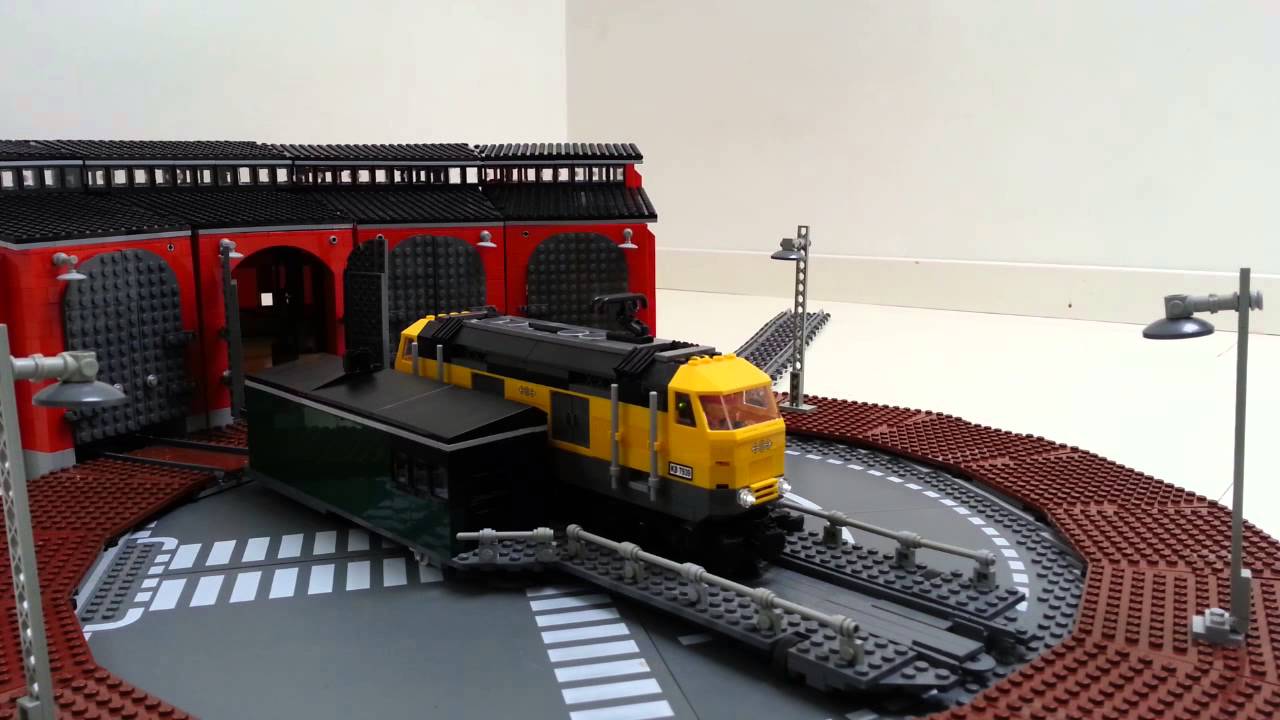 LEGO Turntable and Roundhouse - YouTube