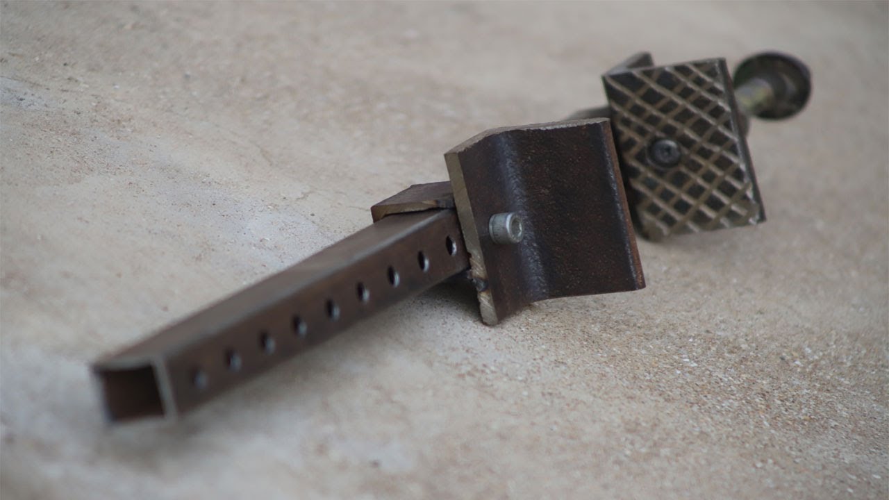 DIY tool! Quick and useful homemade vice - YouTube