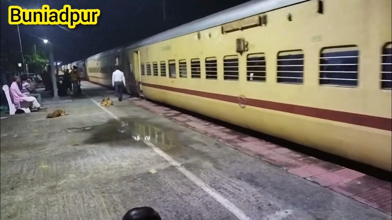 13064 Howrah Express | Buniadpur Railway Station | Dipu Barman - YouTube