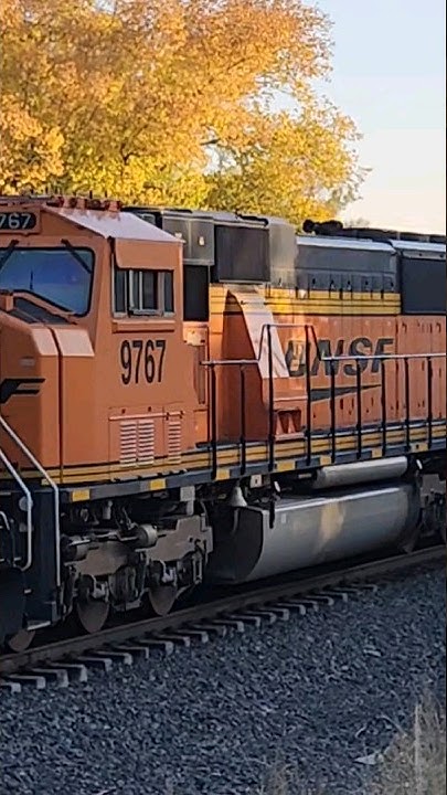 SD70ACe and SD70MACe Lead XCLX Coal Train - YouTube