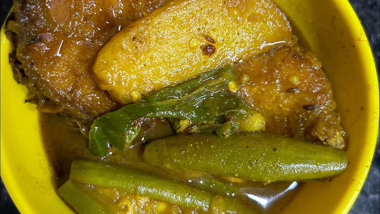 Bengali Style Pointed Gourd Potato katla carry#Beng recipe Potol alu ...