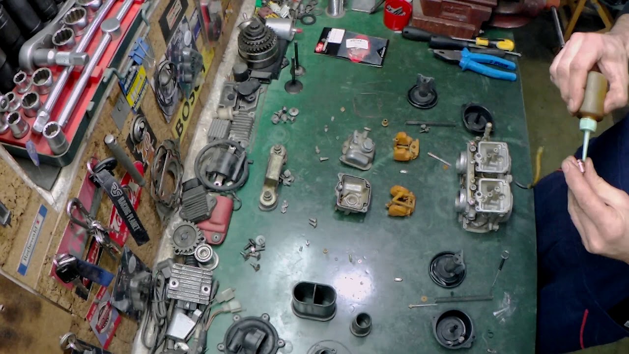 Suzuki DR 800 carburetor rebuild time-lapse - YouTube