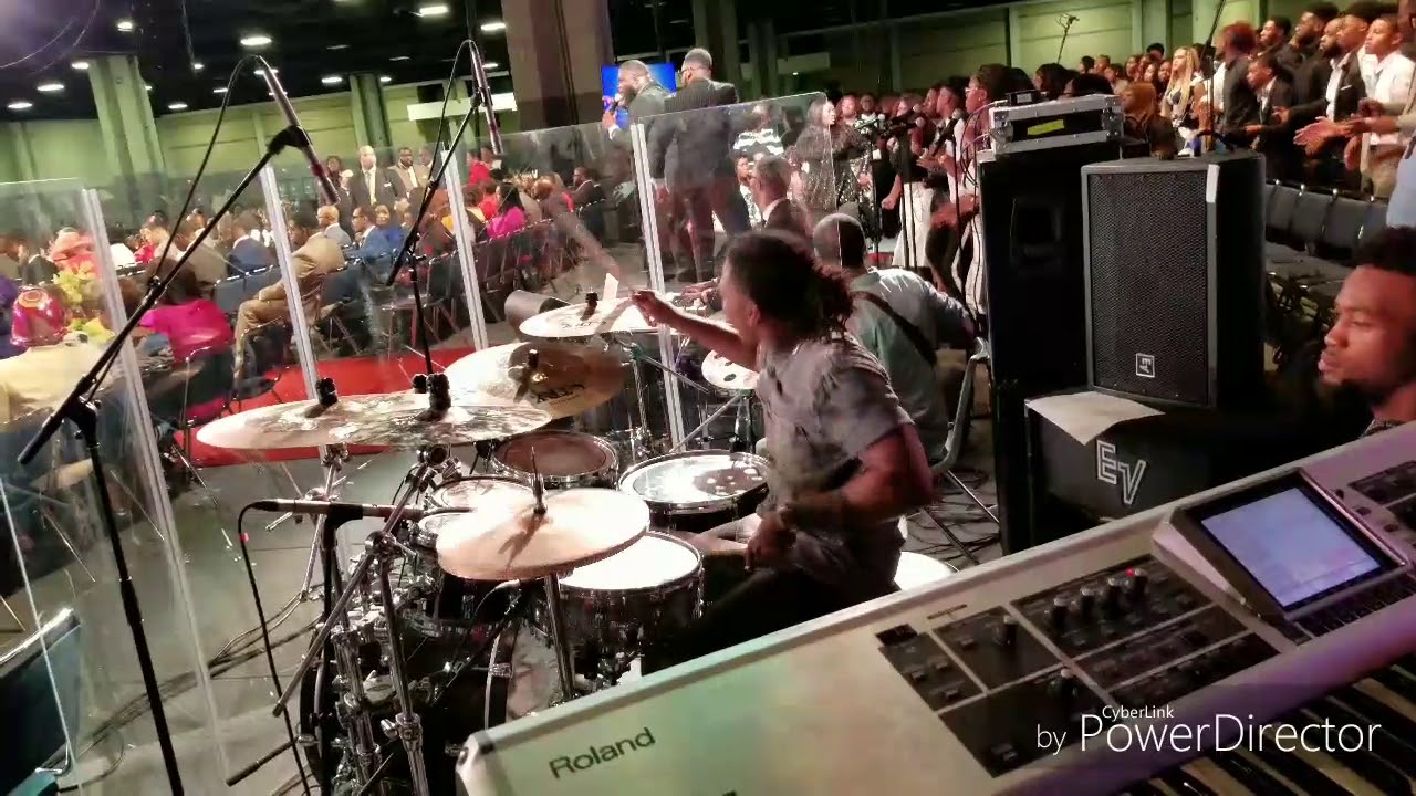 Aim 2017 Iyd choir band blazing - YouTube