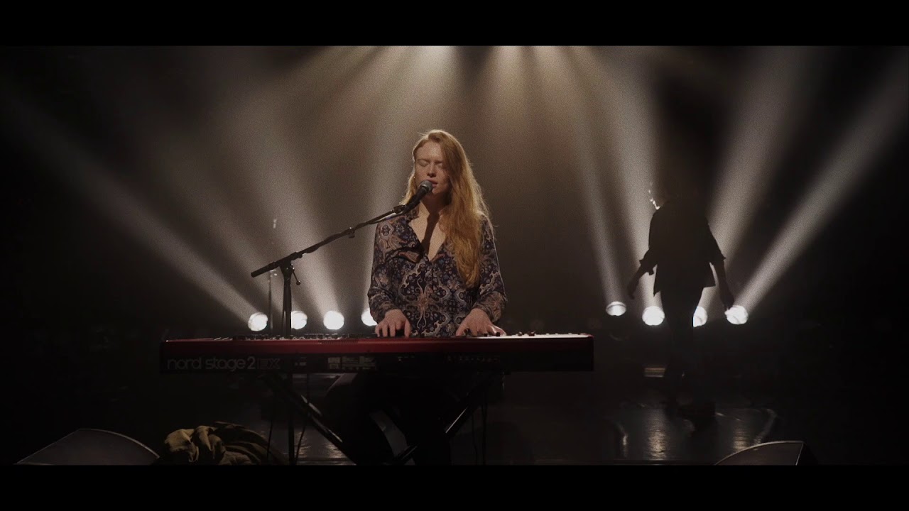Freya Ridings - Ultraviolet (Live From Soundcheck) - YouTube