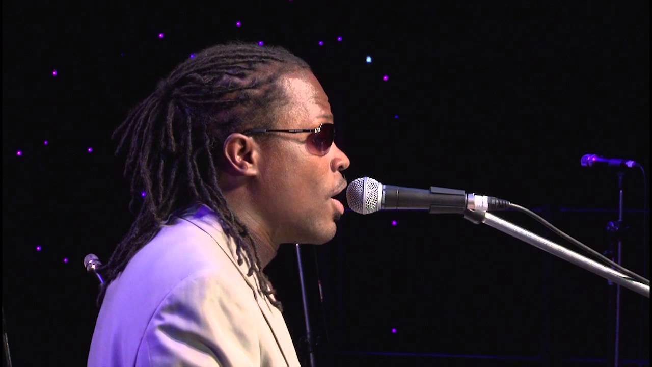 Neville Peter - This time it's personal - YouTube