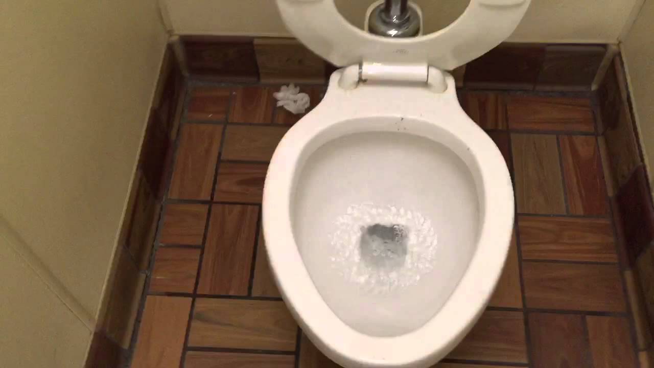 132. A Peerless Toilet on a Flushometer and a 1970's Stallbrook Urinal ...