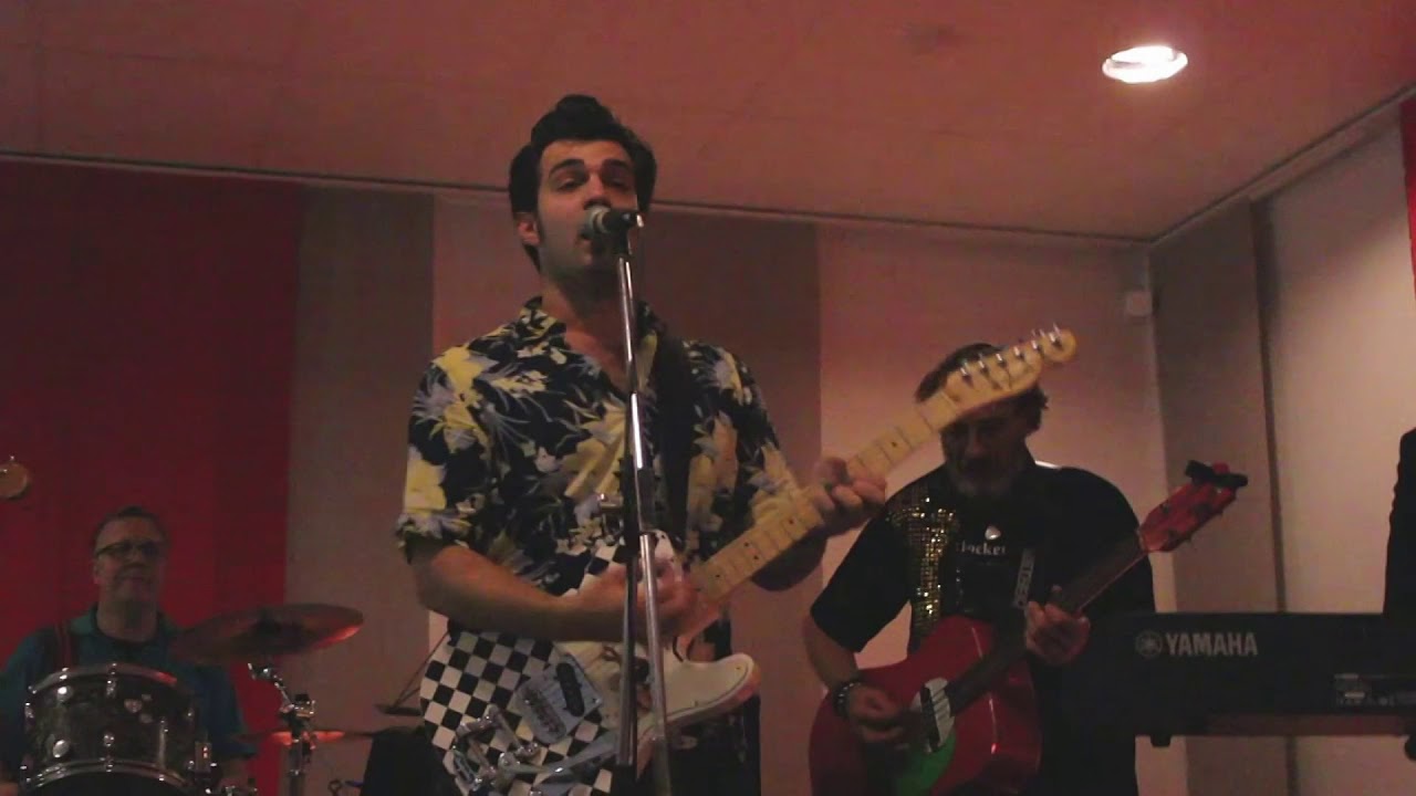 Dennis Quintero - Devil in disguise - YouTube