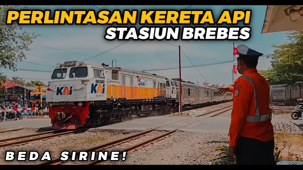 RAILROAD CROSSING - Kereta Api Melewati Perlintasan Di Stasiun Brebes ...