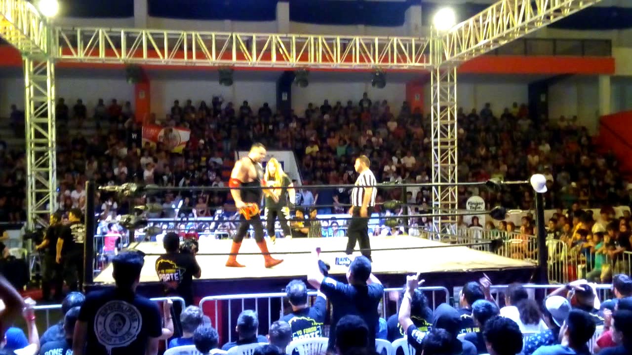 Vicente Viloni discute con el León Apolo en IMPERIO Lucha Libre Año II ...
