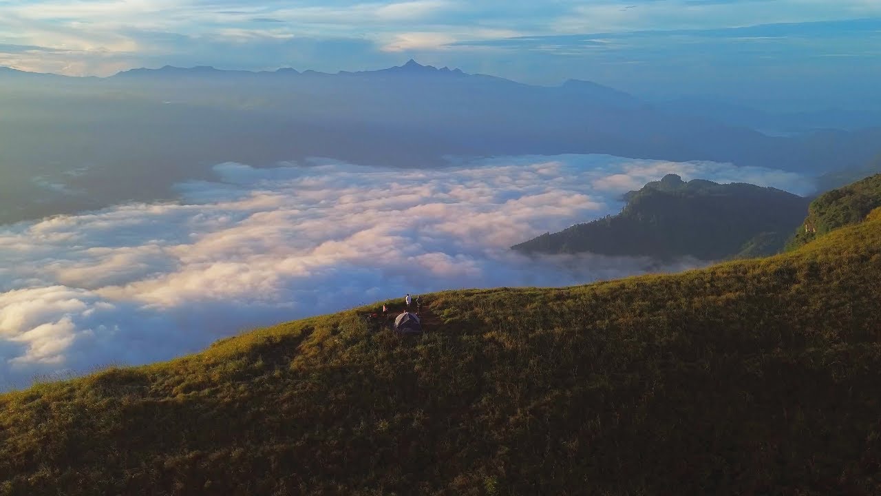We Hiked Kabaragala, a Mountain with Amazing views! - YouTube