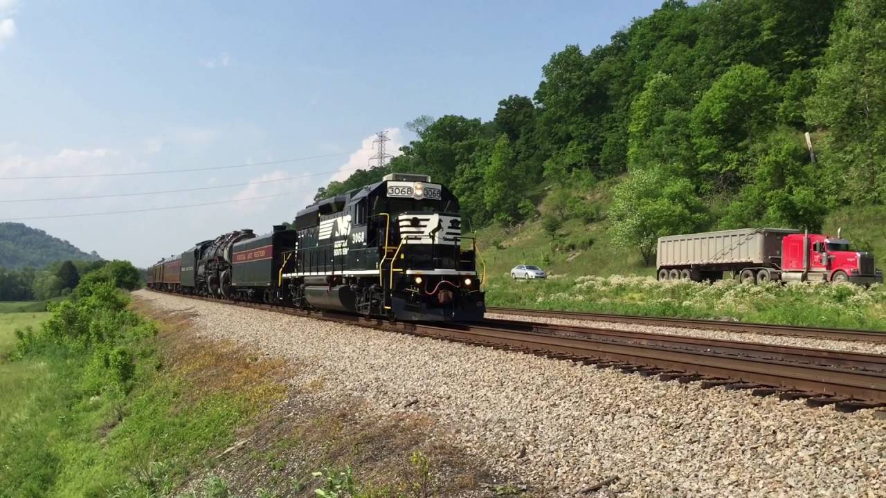 NS 3058 moves N&W 2156 through Kenova, WV - YouTube