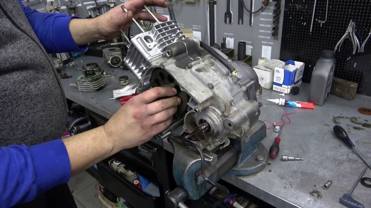 Changing Piston in YAMAHA CRYPTON 110cc - YouTube