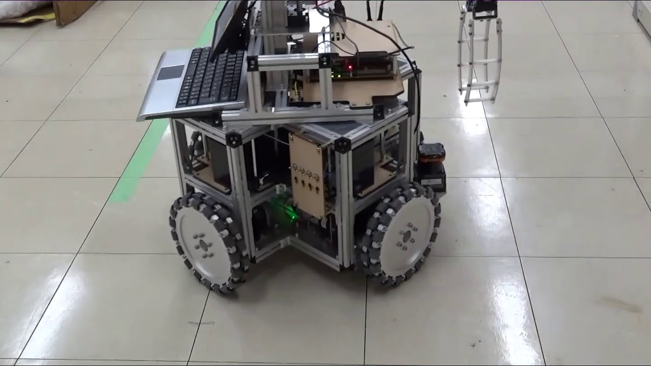 Omni wheel robot - YouTube