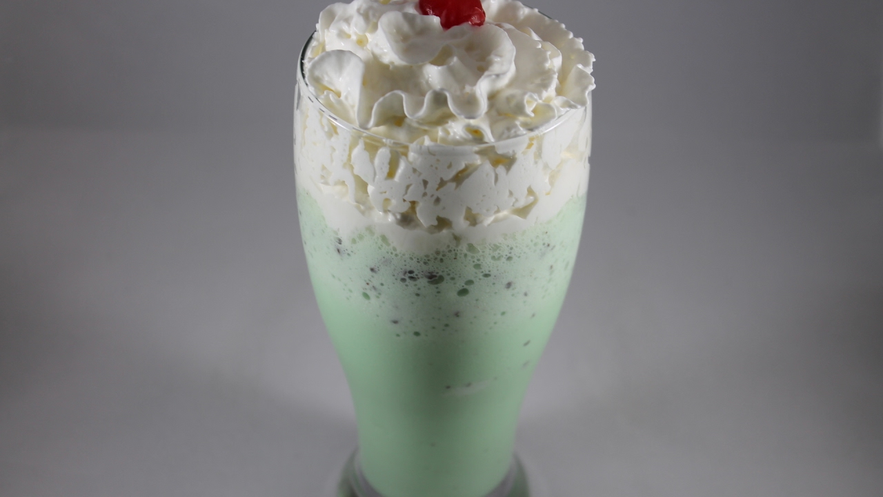 Mint Chocolate Chip Shake - YouTube