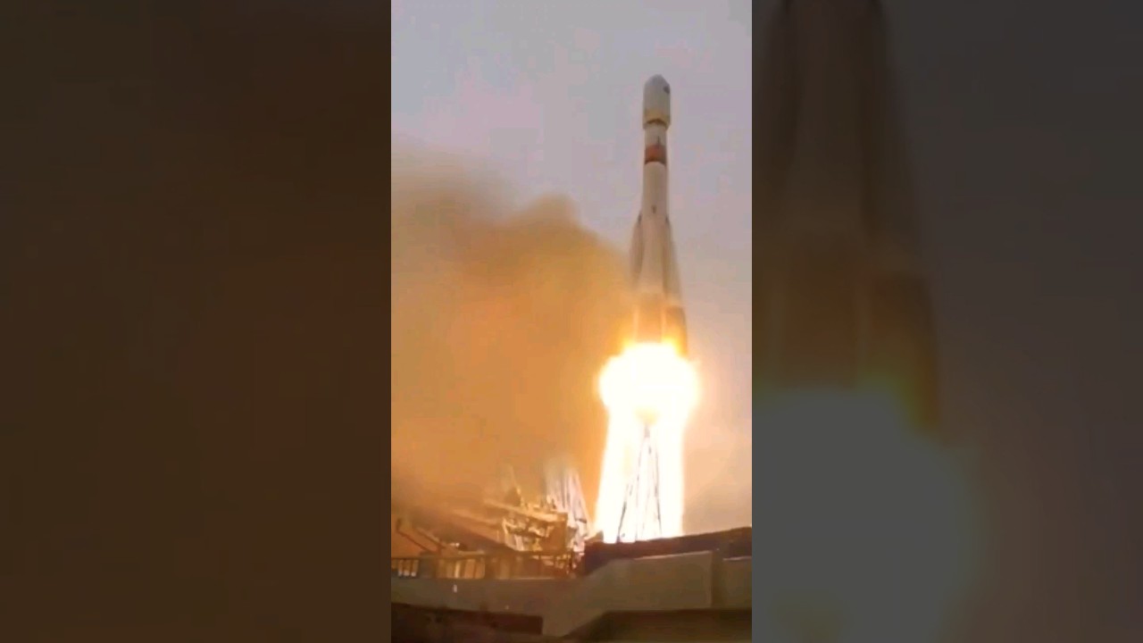 Amazing real vedio Rocket gets struck by lightning during launch viral ...