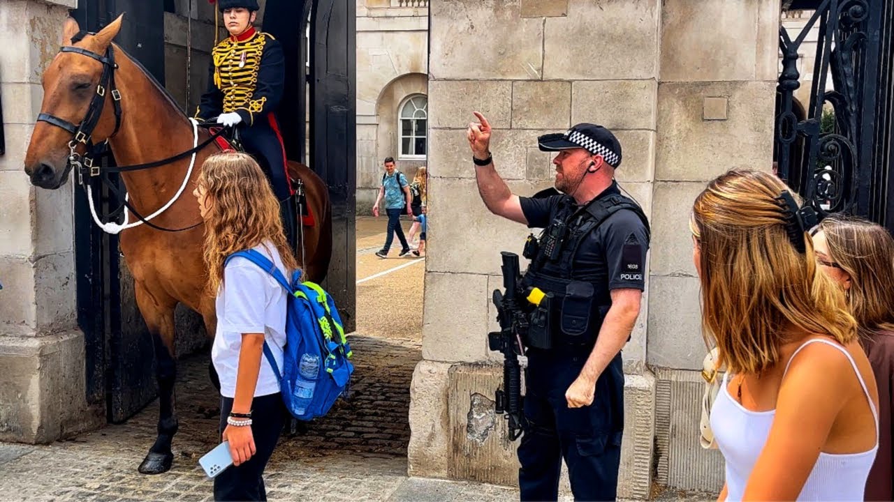 Silly Tourist Swiftly dealt by armed guards - YouTube