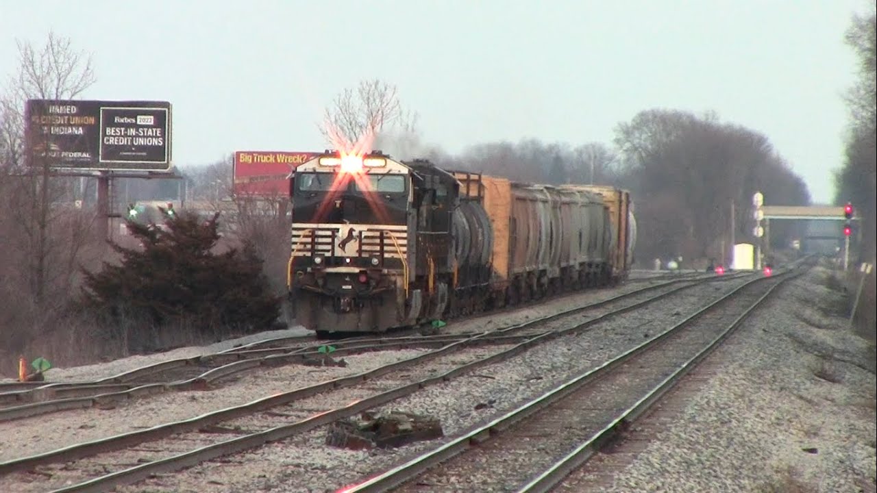 NS D46 (NS 4046, NS 9679) Taking the SIA Siding Track into the NS South ...