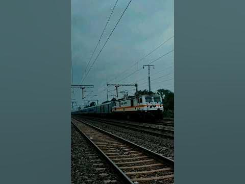 12024 Patna Howrah Jan Shatabdi Express ️🌿|| #viral #shorts #ralway #train - YouTube