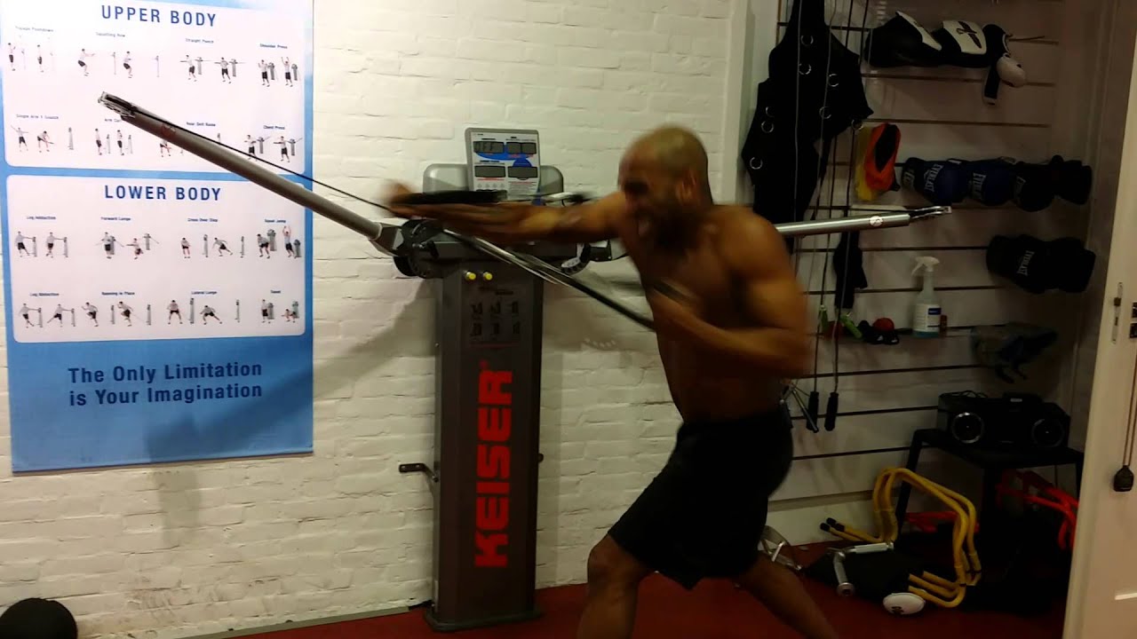 Personal Trainingsklant Steven Sijpenhof performing a push pull with the Keiser Functional ...
