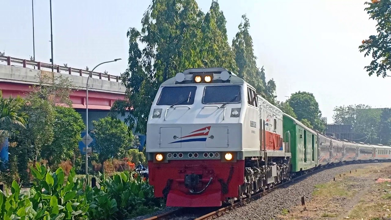 KA mutiara timur CC 203 Dipo induk JR stainless steel Made in PT INKA ...