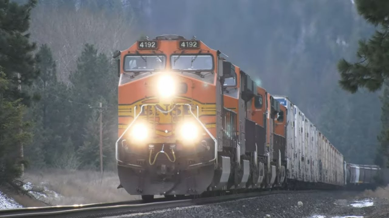 (4K) Manifest and a Grain Train at Two locations - YouTube