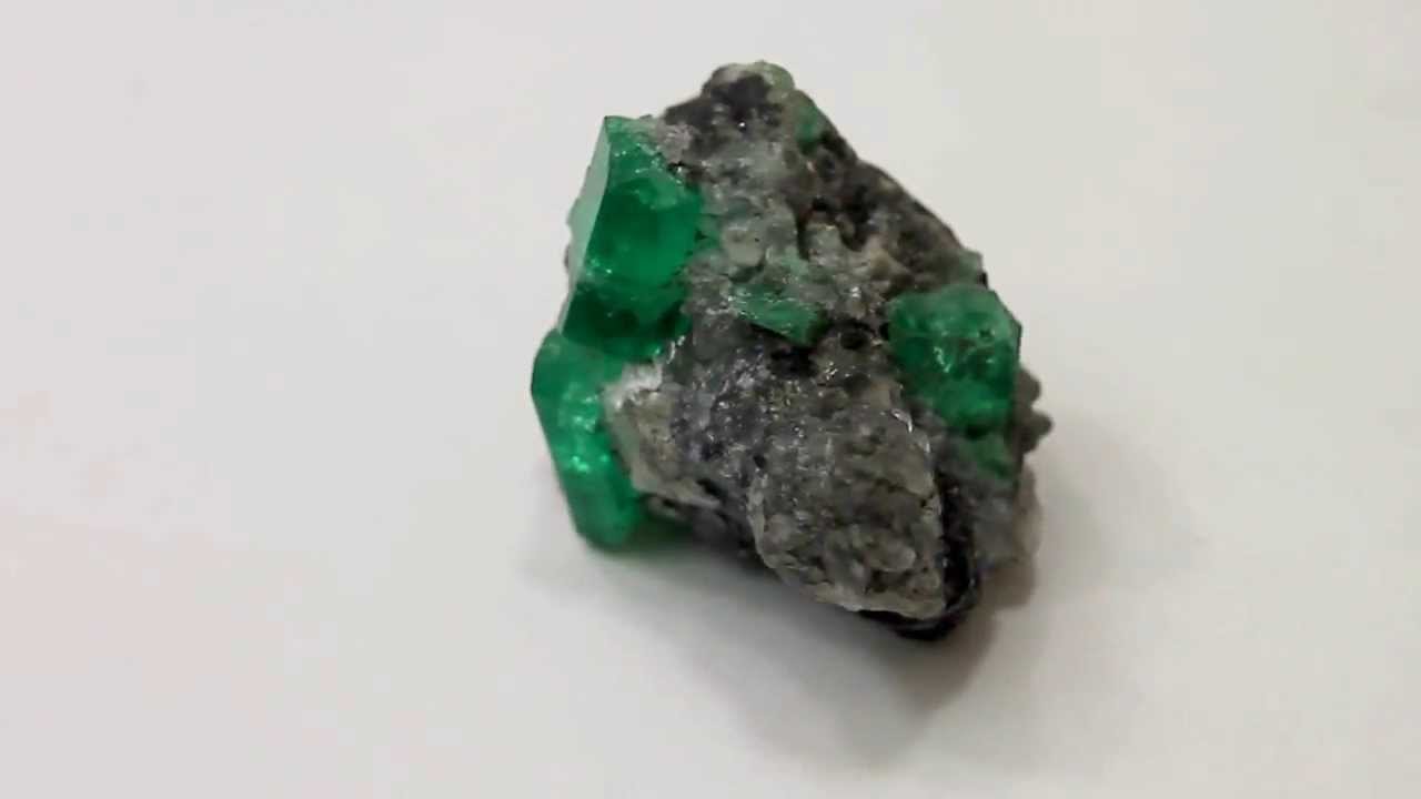 Natural Colombian emerald rough Specimen From Muzo Mine 30.75 C - YouTube