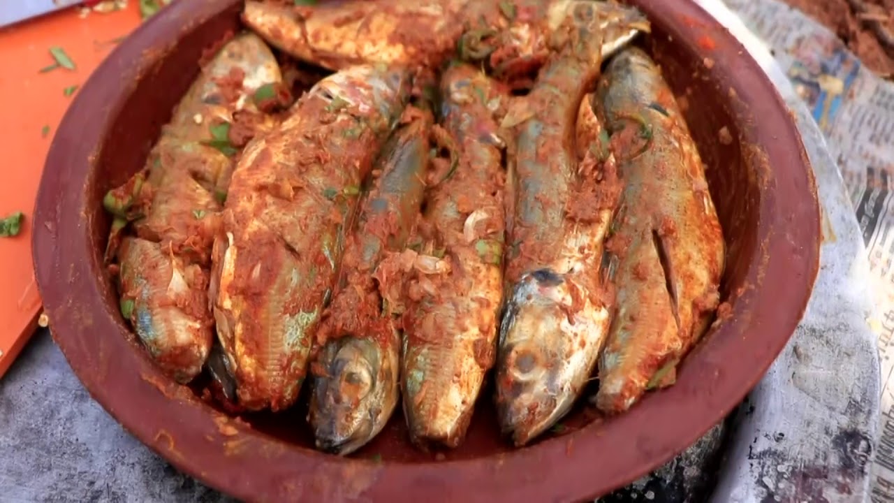 Fish fried in Heated stone - YouTube