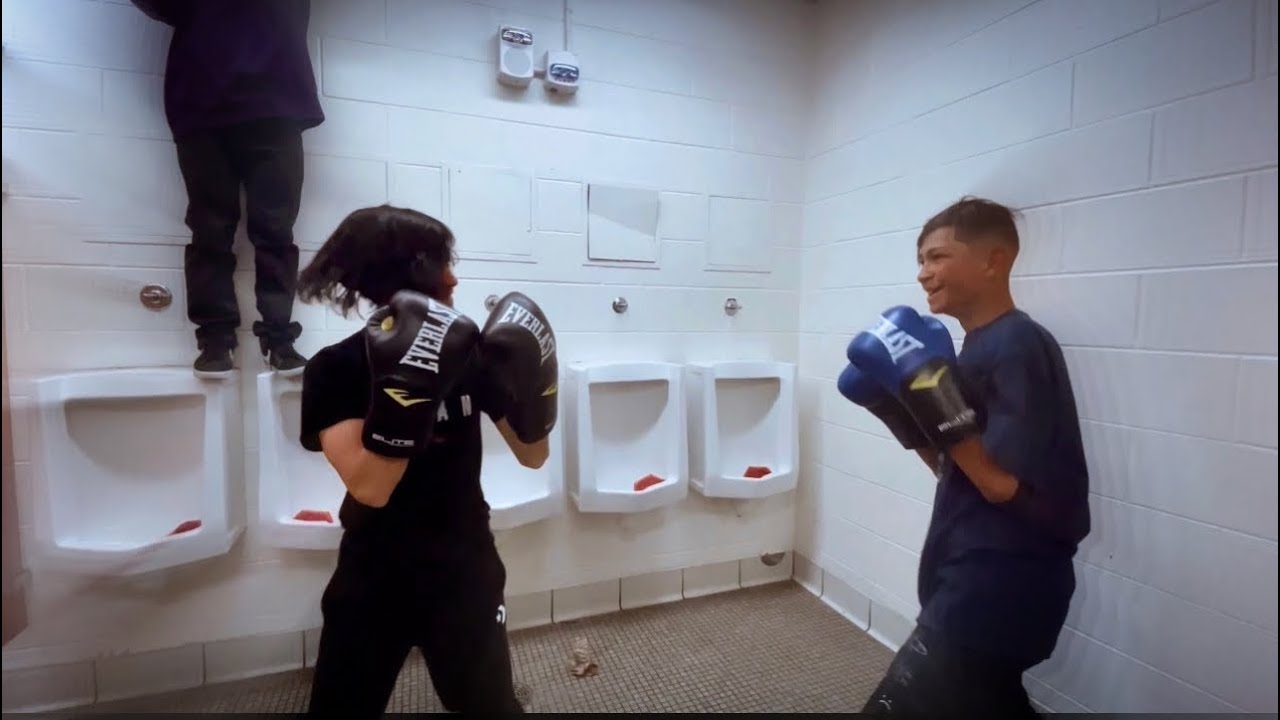School boxing *freshman fight* - YouTube
